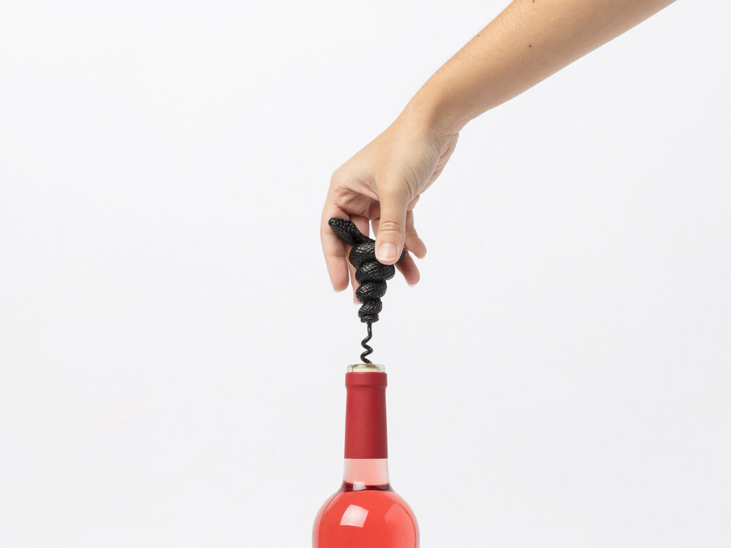 DOIY "Mamba Black" metallist korgitser - LEVI Eesti disainipood