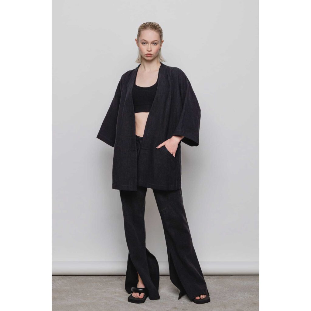 ELLEN RICHARD "LÜHIKE LINANE Must" kimono - LEVI Eesti disainipood