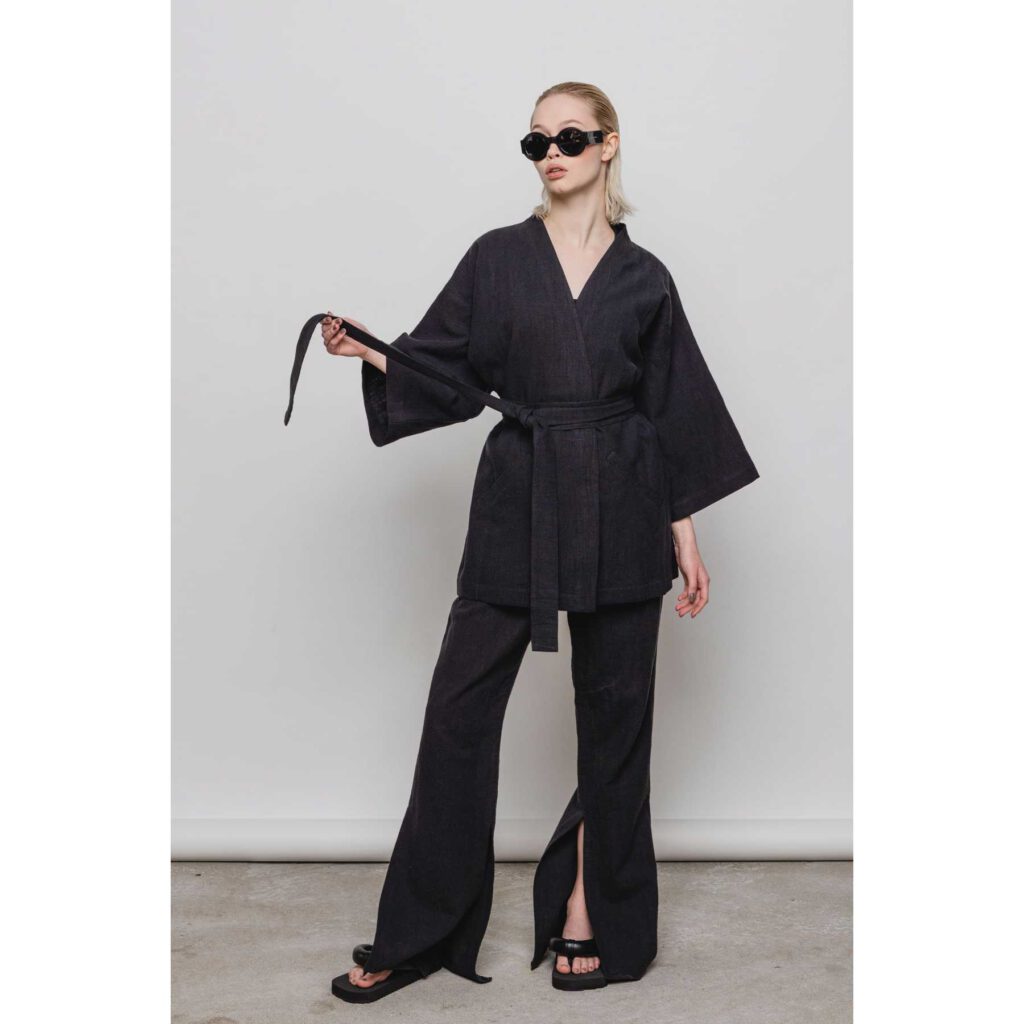 ELLEN RICHARD "LÜHIKE LINANE Must" kimono - LEVI Eesti disainipood